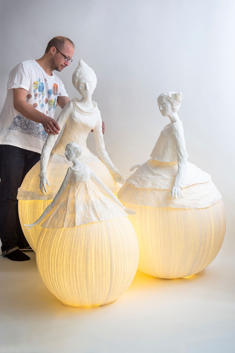 Elegant Paper Lamp Sculptures Illuminate The Room With Style DeMilked