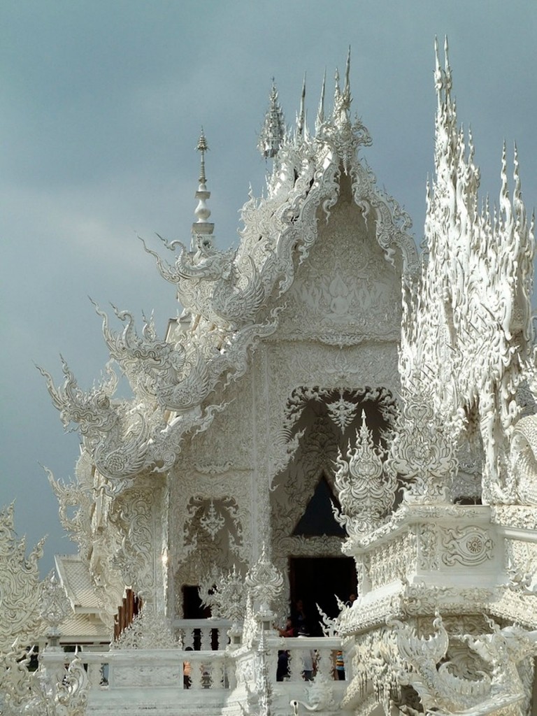 This Majestic White Temple In Thailand Looks Like A Fairytale | DeMilked
