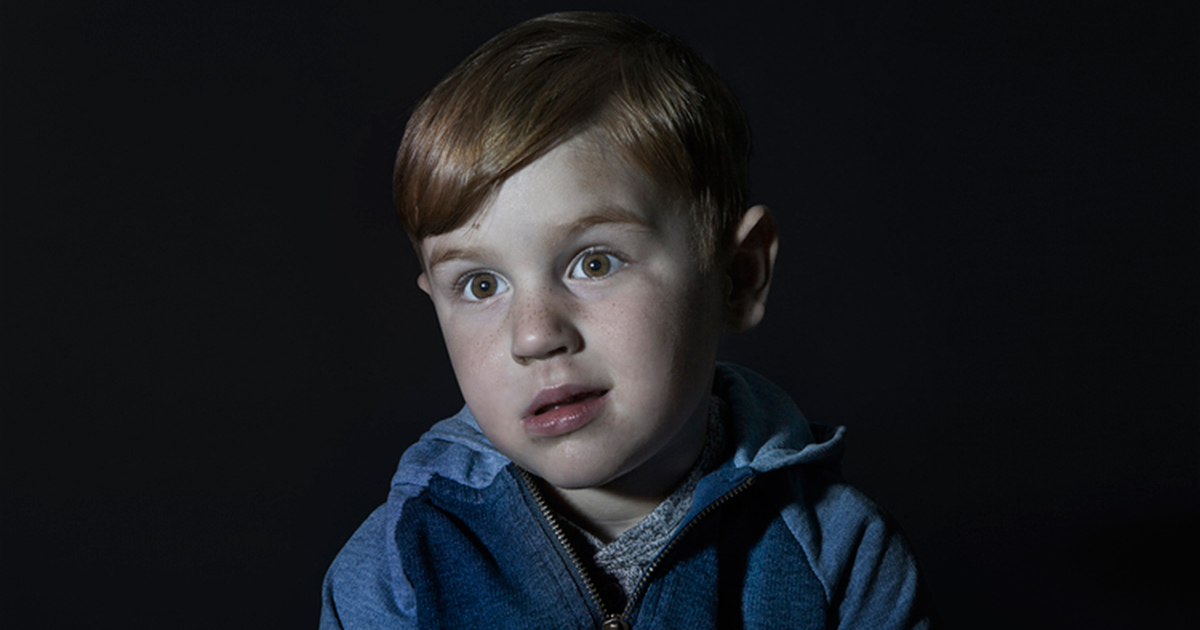 Idiot Box: Portraits Of Children Enslaved By TV | DeMilked