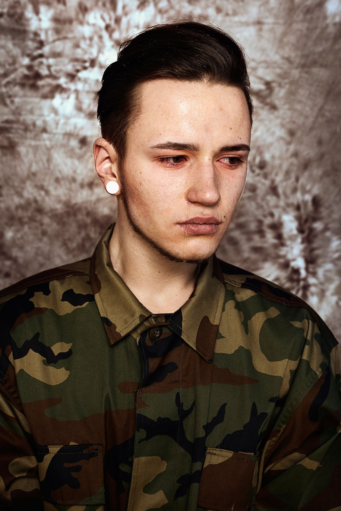 14 Emotional Portraits Of Men Reacting To The New Military Draft Law In ...