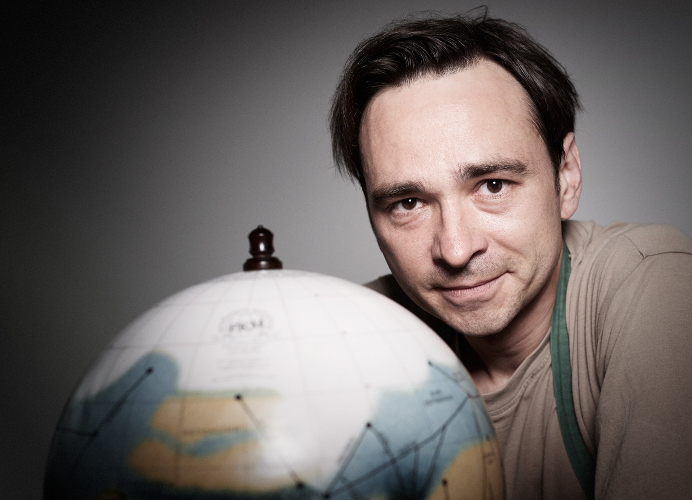 Handcrafted Mars globe | DeMilked