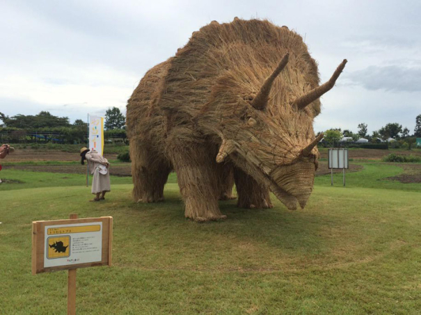 Giant Straw Dinosaurs Invade Japanese Fields | DeMilked