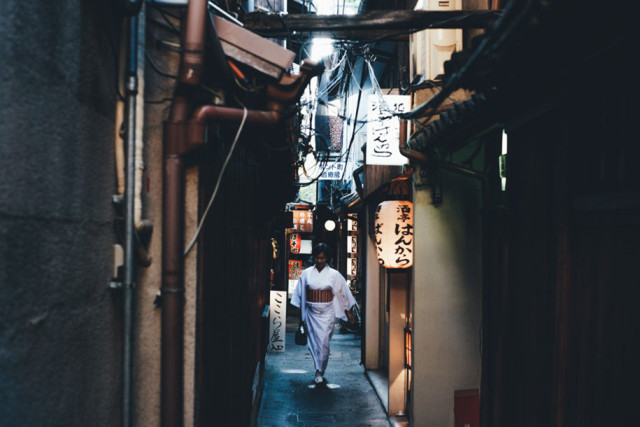 Japanese Street Photographer Captures The Beauty Of Everyday Life In ...