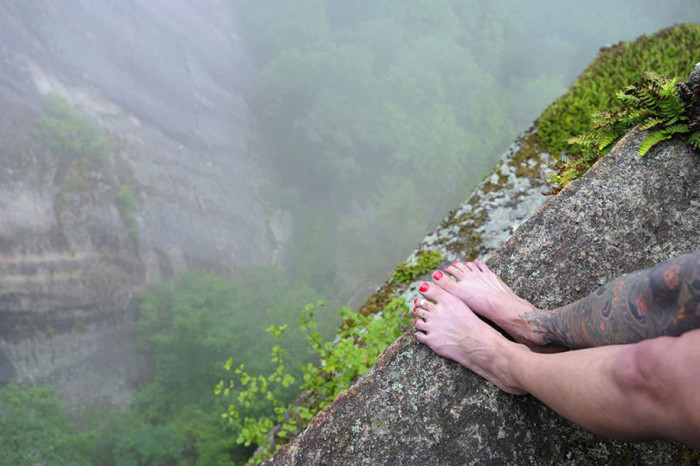 Photographer Shoots Wedding Photos On A 350 Feet Cliff To Make Them ...