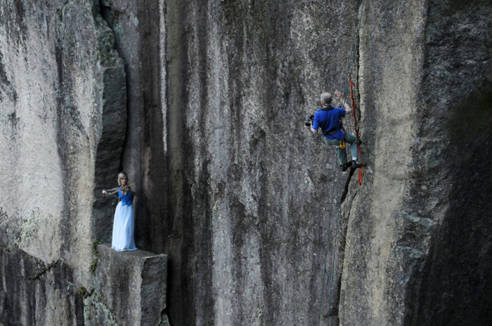 Photographer Shoots Wedding Photos On A 350 Feet Cliff To Make Them ...