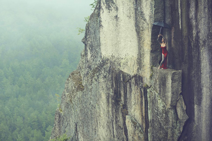 Photographer Shoots Wedding Photos On A 350 Feet Cliff To Make Them ...
