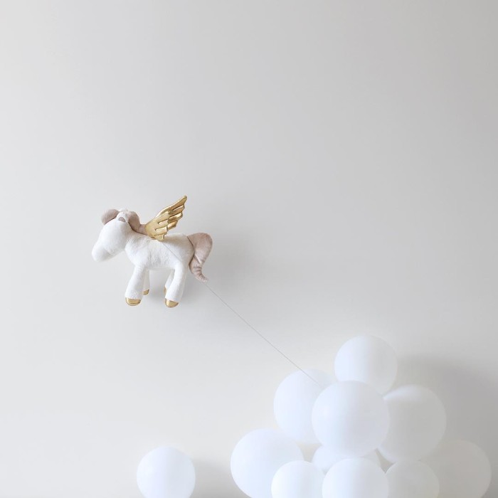 Artist Uses Balloons To Make Daily Minimalist Scenes | DeMilked