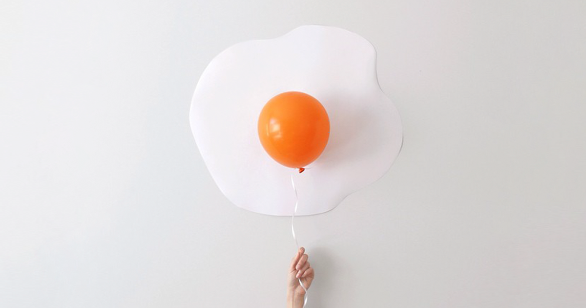 Artist Uses Balloons To Make Daily Minimalist Scenes | DeMilked