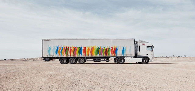 Moving Street Art: Artists Paint Graffiti Murals On Transport Trucks ...