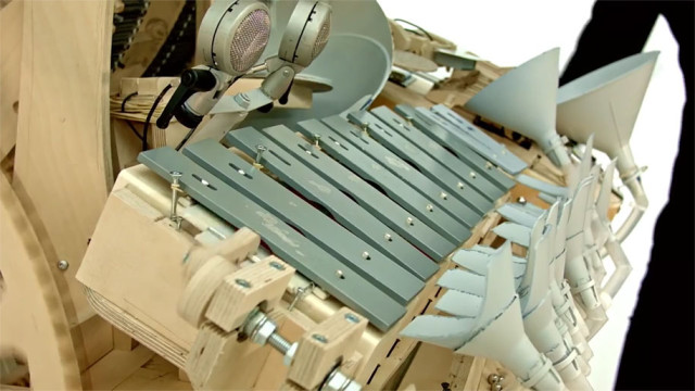 Incredibly Complicated Musical Instrument That Runs On 2,000 Marbles ...