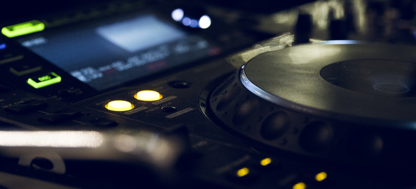 Professional Tips & Techniques for DJing | DeMilked