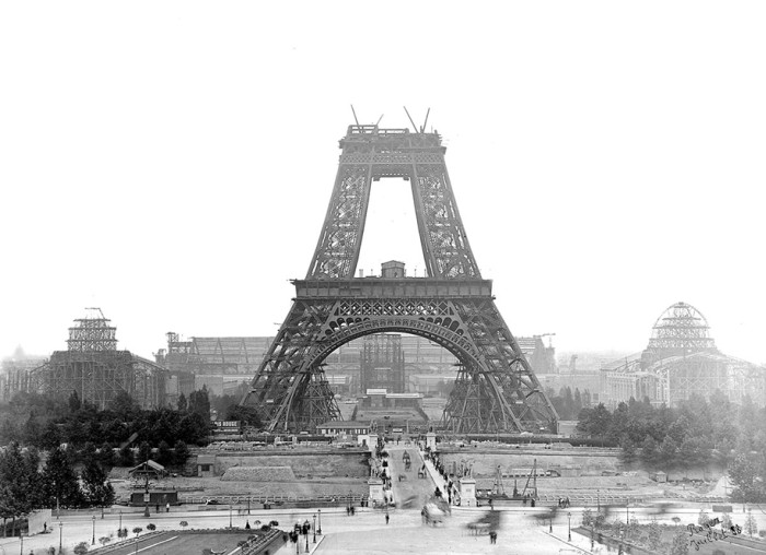 10 Colorized Photos of Famous Landmarks Under Construction | DeMilked