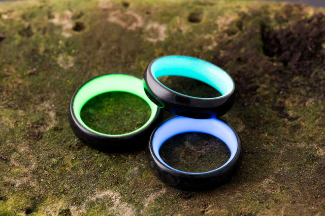 Wedding Rings Made Of Carbon Fiber And Charged By UV Light | DeMilked