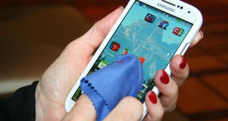 How you can Clean a Dirty Cell Phone | DeMilked