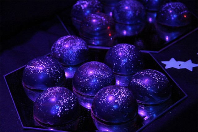 10 Space Cakes, Galaxy Sweets, And Other Otherworldly Treats | DeMilked