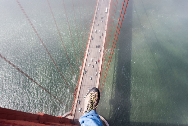 Photographer Climbs On Top Of The Golden Gate Bridge To Take Awesome ...