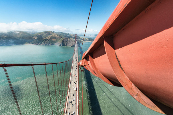 Photographer Climbs On Top Of The Golden Gate Bridge To Take Awesome ...