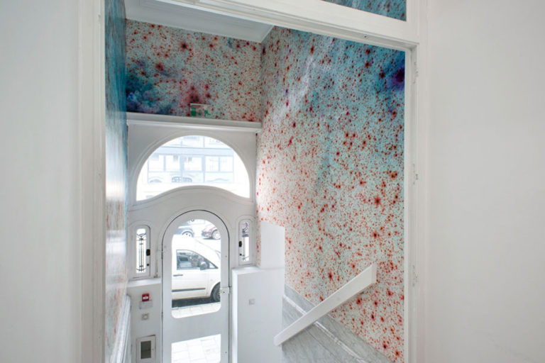 How To Decorate Walls To Make Them Look More Spacious | DeMilked