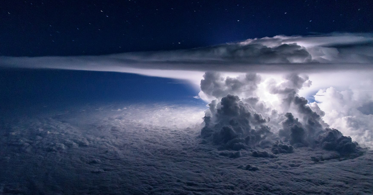 Pilot Goes Above The Thunderstorm And Captures A Perfect Photo Of It At ...