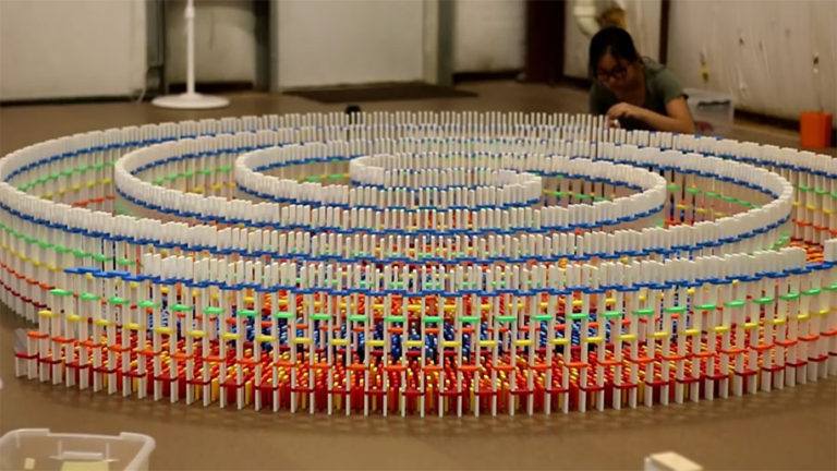 15,000 Domino Spiral Took 25H To Build And Only Seconds To Fall Apart ...