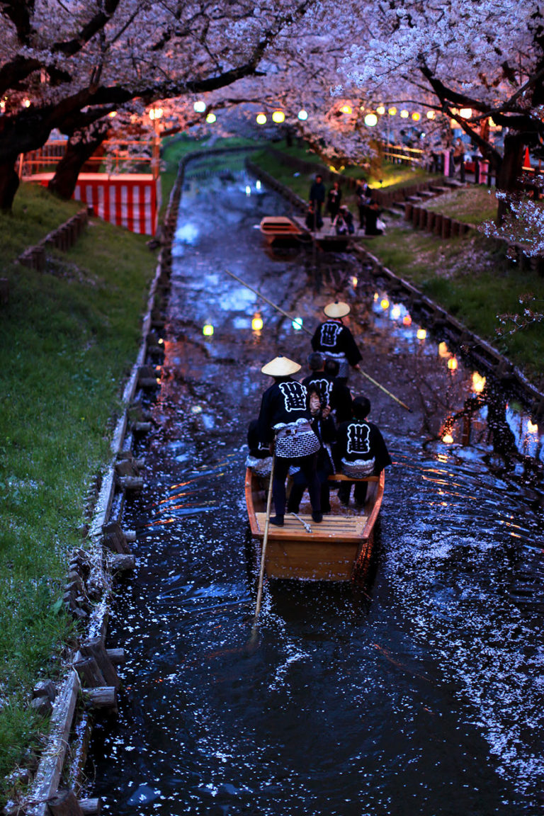 20 Street Photos Of Japan That Tourists Don’t Usually See | DeMilked