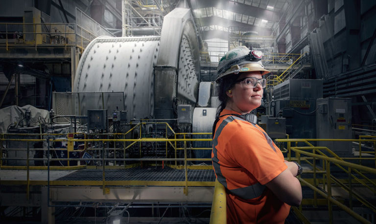 10+ Powerful Photos Of Women Doing "Men's Work" That Will Make You ...