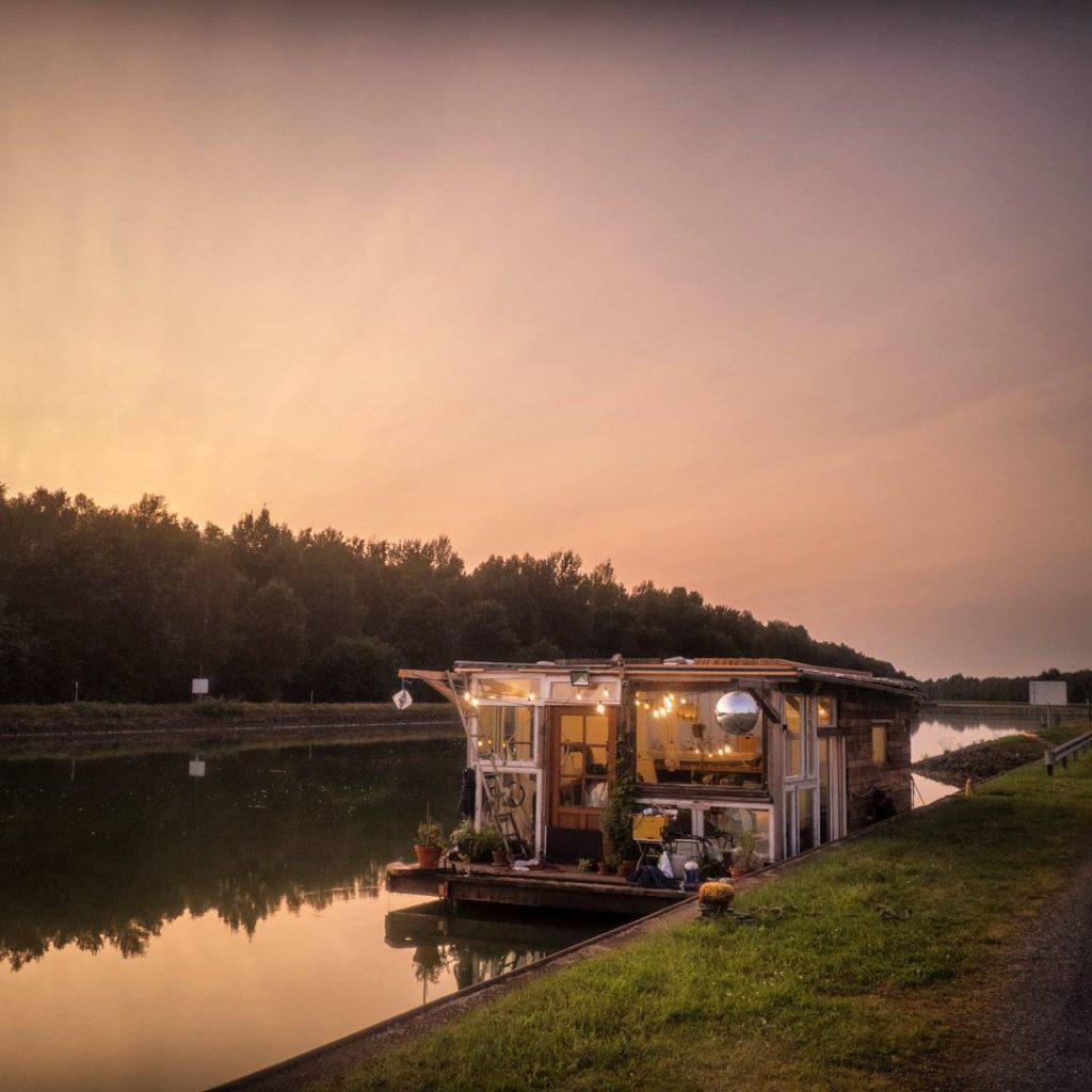Two Artists Turn Boats Into Floating Art And Photography Studios To ...