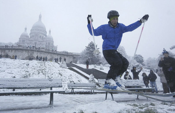Paris Transforms Into A Beautiful Winter Wonderland After Heavy ...