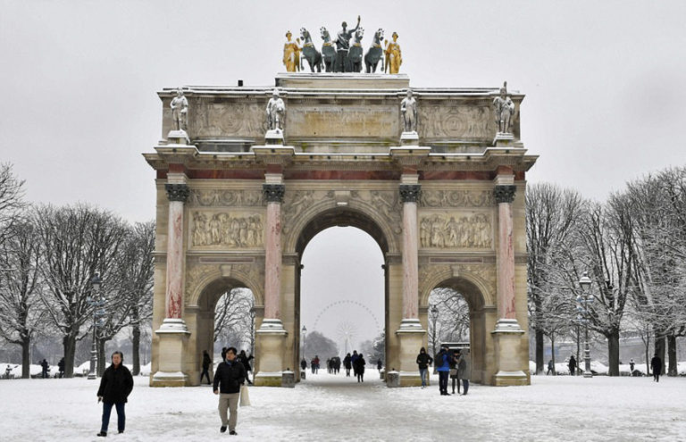 Paris Transforms Into A Beautiful Winter Wonderland After Heavy ...