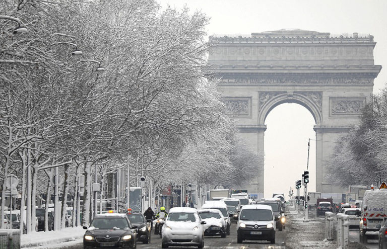 Paris Transforms Into A Beautiful Winter Wonderland After Heavy ...