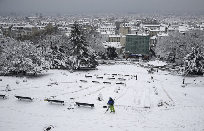Paris Transforms Into A Beautiful Winter Wonderland After Heavy ...