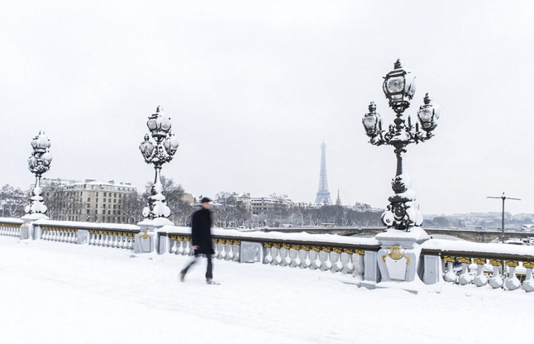 Paris Transforms Into A Beautiful Winter Wonderland After Heavy ...