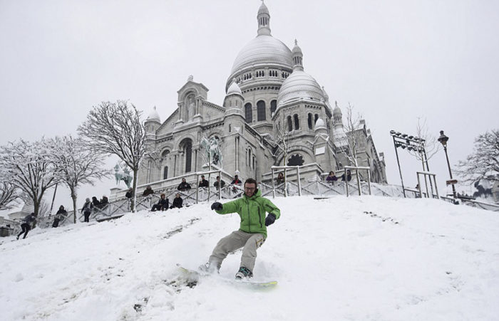 Paris Transforms Into A Beautiful Winter Wonderland After Heavy ...