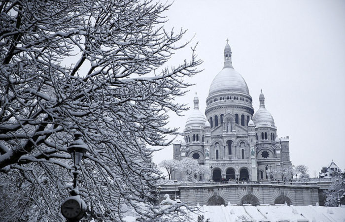 Paris Transforms Into A Beautiful Winter Wonderland After Heavy ...