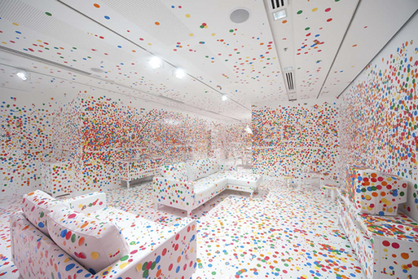 Japanese Artist Covers The Entire Apartment With Flowers And The Result ...