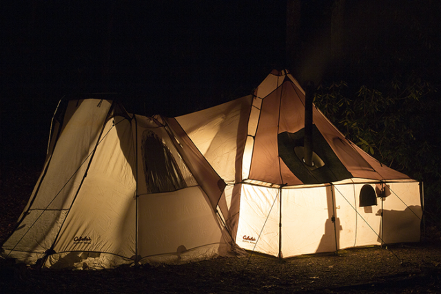 This Tent Mansion Costs $1500 And It Fits More Than 11 People | DeMilked