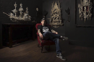 Artist Spends 14 Months Creating A Ghost Ship Statue That Looks Like It ...