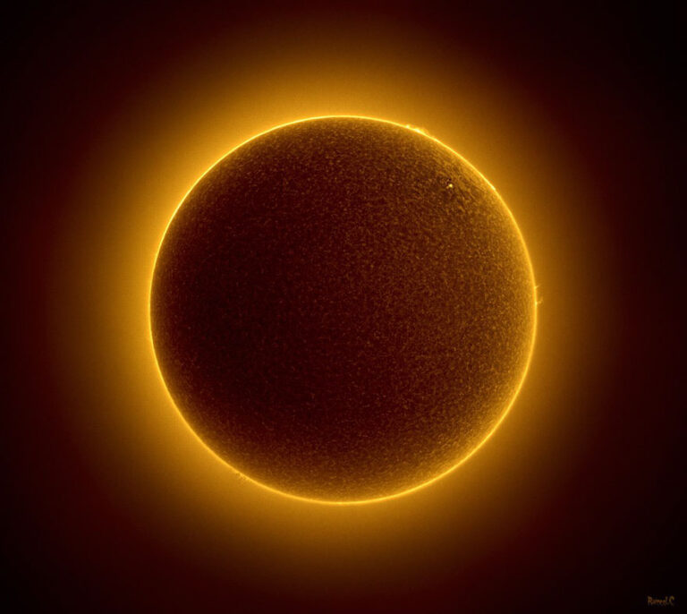 Perfectly Timed Photo Shows The ISS Passing In Front Of The Sun | DeMilked