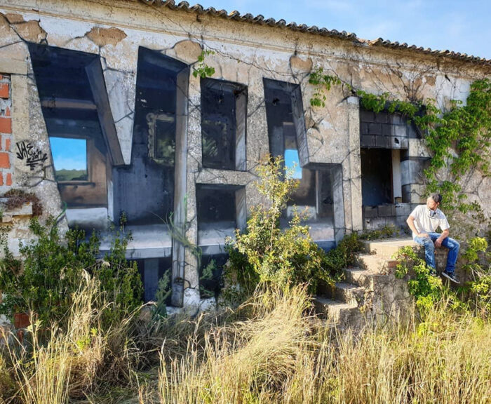 This Graffiti Artist Makes Walls Appear Transparent Using Nothing But ...