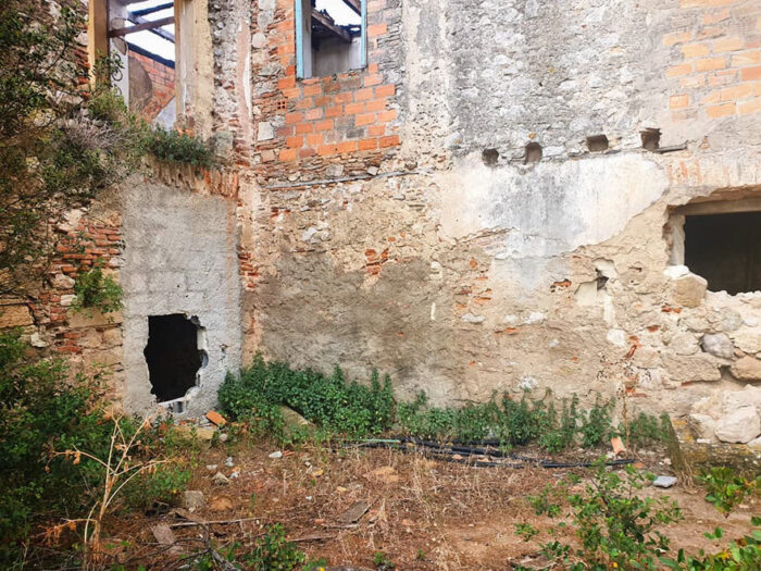 This Graffiti Artist Makes Walls Appear Transparent Using Nothing But ...