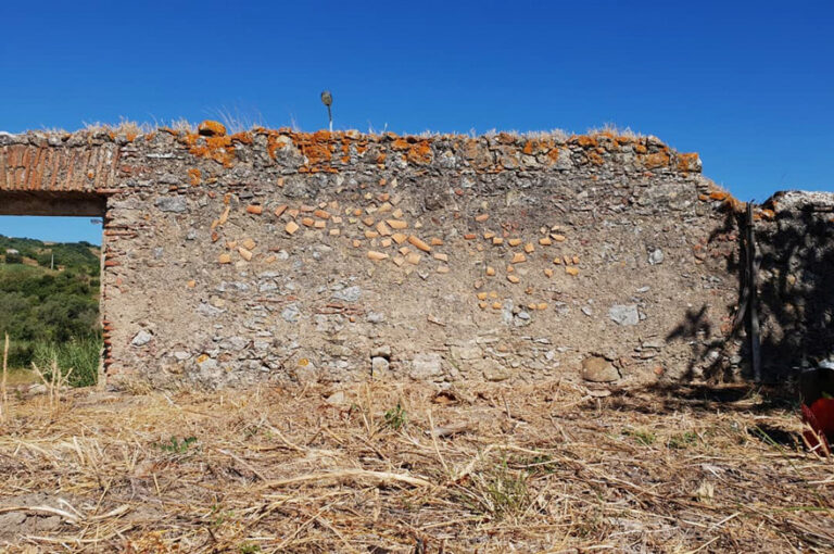 This Graffiti Artist Makes Walls Appear Transparent Using Nothing But ...