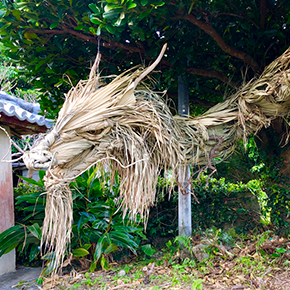 Elderly Gardener Spent The Last 13 Years Turning His 150-Ft-Long Hedge ...