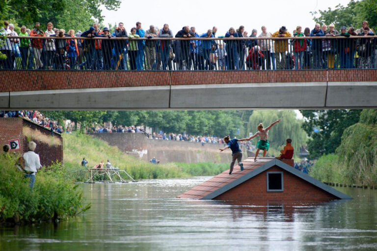 20 Incredible Parade Floats Inspired By Dutch Artist Hieronymus Bosch ...