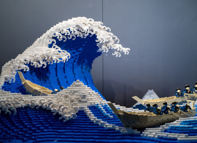 Japanese LEGO Artist Recreates Hokusai's "The Great Wave Off Kanagawa ...