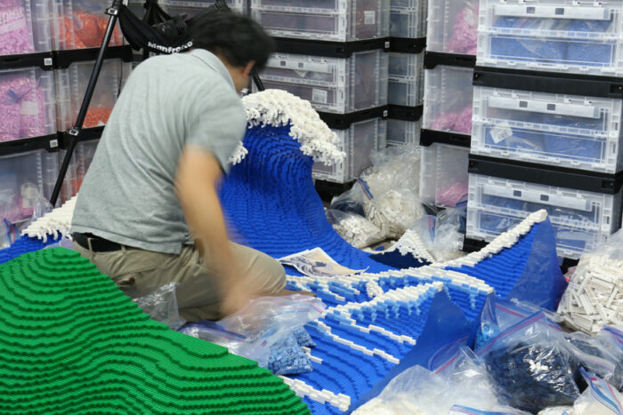 Japanese LEGO Artist Recreates Hokusai's "The Great Wave Off Kanagawa ...