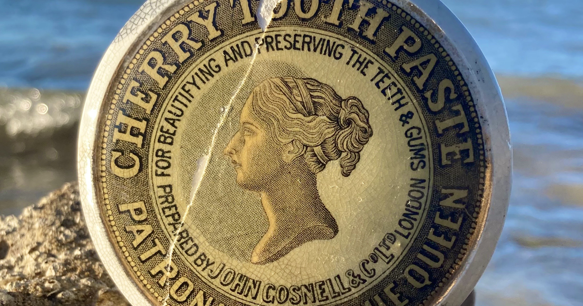 20 Times This Woman Found The Most Unique Old Things By The Seashore ...