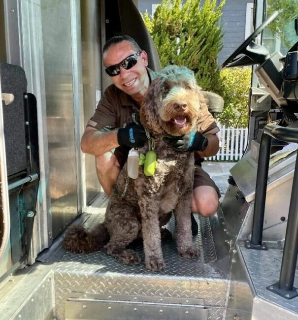 20 Times UPS Drivers Met Cute Dogs On Their Routes, As Shared By This ...