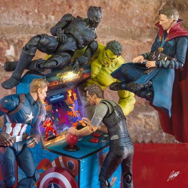 20 Times This Photographer Used Superhero Toys To Capture Funny And ...