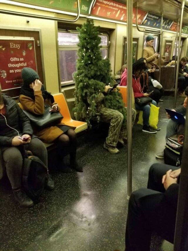 30 Funny And Strange Things Spotted On The Subway | DeMilked