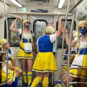 30 Funny And Strange Things Spotted On The Subway | DeMilked